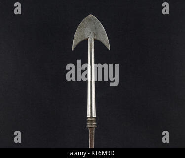 This artifact, labeled as Arrowhead YanonC493, is a historical piece ...