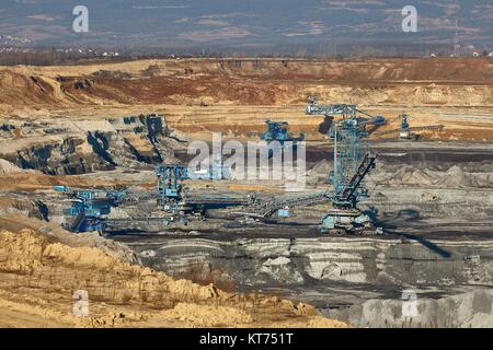The Big Hole open-pit mine diamonds history mining industry Kimberley ...