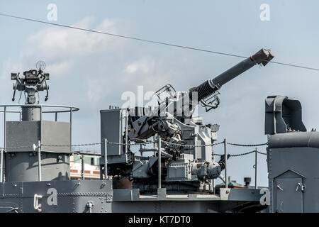 Anti Aircraft Machine Gun at Destroyer USS Lamson Marshall Islands ...
