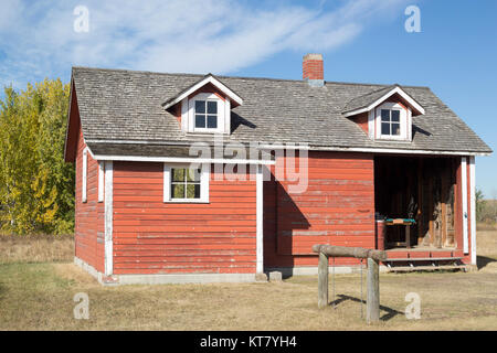 Old repair shop in an rural small town Stock Photo - Alamy