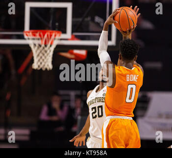 Tennessee guard Jordan Bone (0) shoots over Samford's Myron Gordon (4 ...