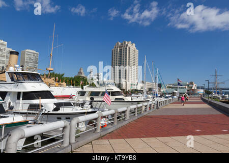 Penn's Landing Marina with the Hilton Philadelphia at Penn's Landing ...