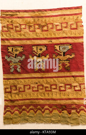 Nazca culture 100 AC-800 AC Perú,fabrics with feathers Stock Photo - Alamy