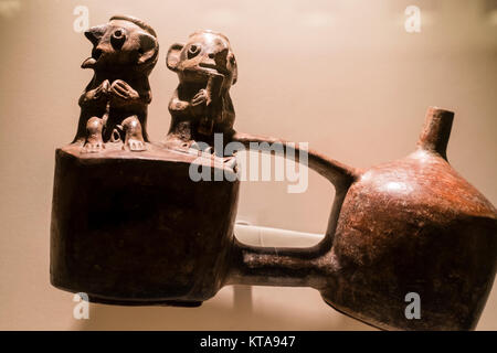 Ceramic vessel Vicús culture 100 BC-400 AC Perú Stock Photo - Alamy