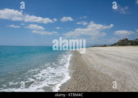 Italienischer Strand in der Vorsaisin Stock Photo - Alamy