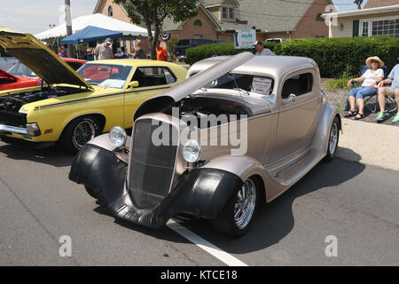 A Custom 1930s Chevrolet Coupe Stock Photo - Alamy