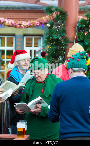 Carol singers entertain all at Severn Valley Railway Kidderminster ...
