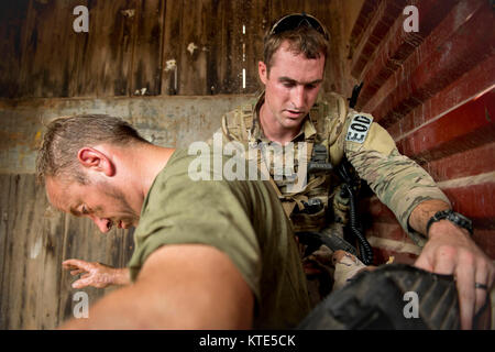Staff Sgt. Travis Tarr, 56th Civil Engineer Squadron explosive ordnance ...