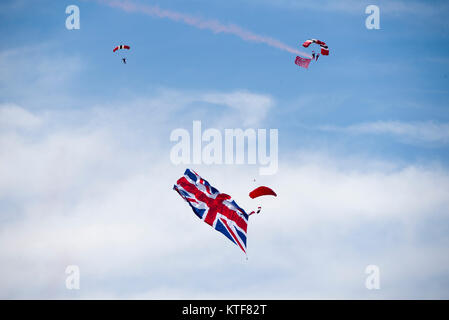 The Parachute Regiment Free Fall Display Team The Red Devils are the ...