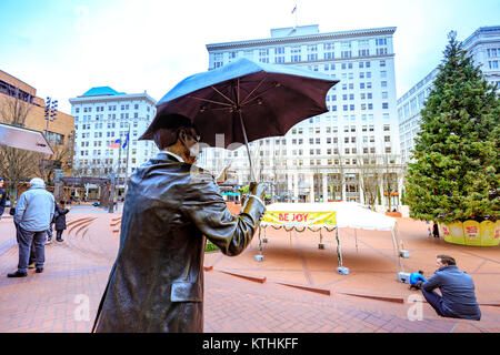 Allow Me, also known as Umbrella man sculpture in Pioneer Courthouse ...
