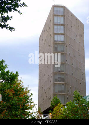 The Edifici Indra in Barcelona is a modern office building located in ...