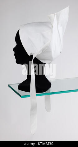 The Coiffe de Plougastel is a traditional Breton headdress, part of the ...