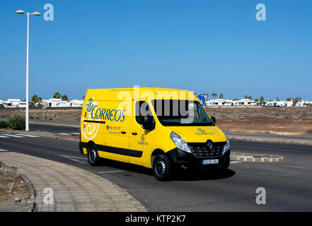 Spanish postal service (Correos) mail lorry Stock Photo - Alamy