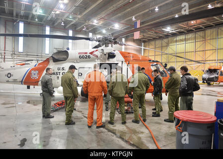 Members of the Royal Canadian Navy march during a Remembrance Day ...
