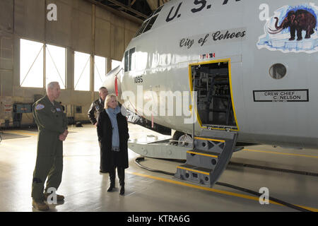 Col Shawn Clouthier, Commander 109th Airlift Wing, Stratton Air ...
