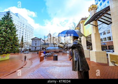 Allow Me, also known as Umbrella man sculpture in Pioneer Courthouse ...