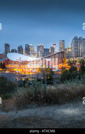 View of the Saddledome and Downtown skyline from Scottsman Hill at dusk ...