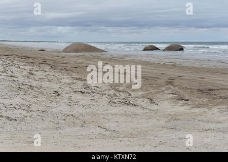 The Granites is a beach spanning 5kms within the Coorong, South ...