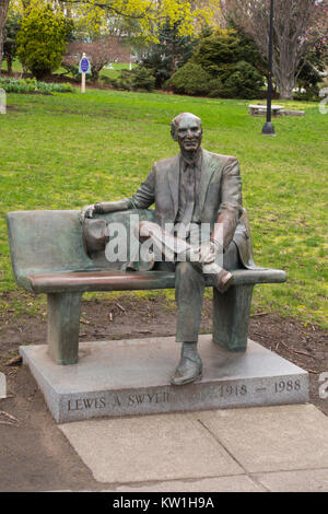 Albany Park With Park Bench Albany Stock Photo - Alamy