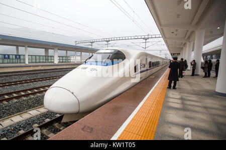 Quzhou, China's Zhejiang Province. 28th Sep, 2016. Kong Xiangkai, the ...