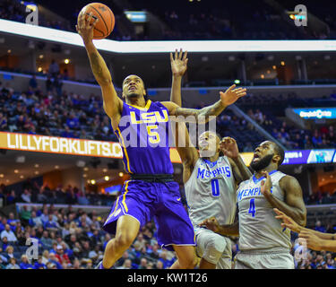LSU guard Daryl Edwards (5) and Memphis guard Alex Lomax (2) chase down ...