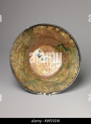 A historical bowl from the MET collection featuring a figure design ...