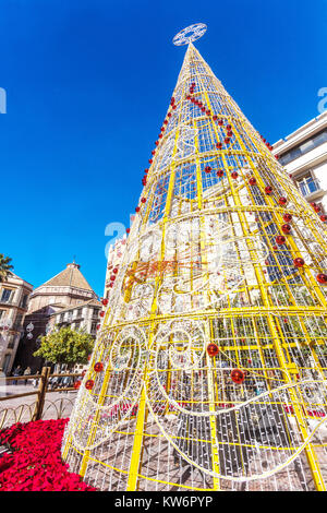 View of Christmas tree on the Spanish Steps in Rome (Photo by Matteo ...