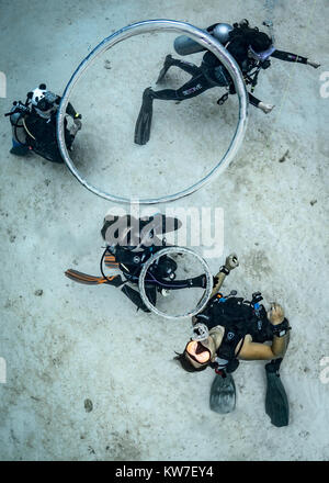 Bubble Ring Underwater, Ring Bubble Stock Photo - Alamy