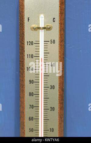 Thermometer showing over 40 degrees Celsius Stock Photo - Alamy