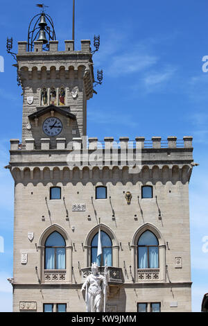 The Blue Bell public house, Castle Street, Conwy, North Wales, UK Stock ...