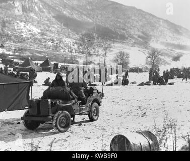 7th Marines at Yudam-Ni prepare for march back to Hagaru. Their ...