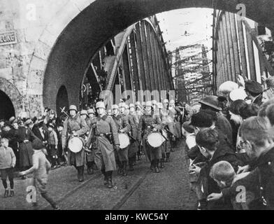 German troops march across the Hohenzollern Bridge to re-occupy Cologne ...