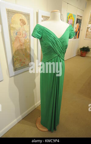 14 November 2014 - Beverly Hills, California - James Pickens. Arrivals ...