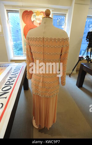 14 November 2014 - Beverly Hills, California - James Pickens. Arrivals ...