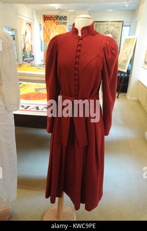 14 November 2014 - Beverly Hills, California - James Pickens. Arrivals ...