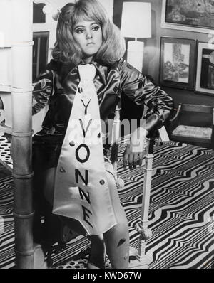 SMASHING TIME, Lynn Redgrave, 1967 Stock Photo - Alamy