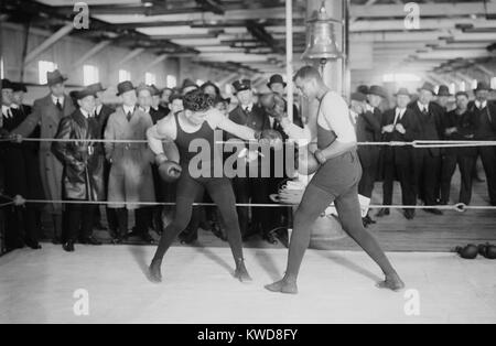 Jack Dempsey, World Heavyweight Champion. Boxing in the ring, ca. 1922 ...