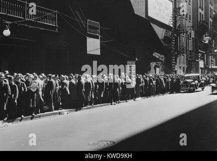 The Great Depression. Men line up for free bread and soup. 1932 Stock ...