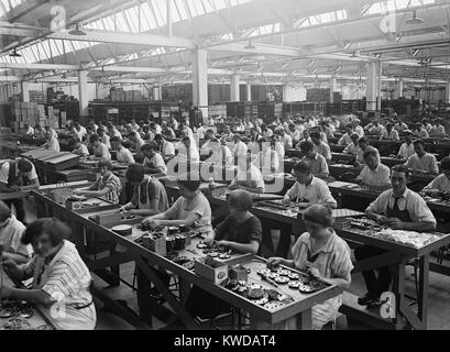 Workers assembling condensers at the Atwater Kent Factory in North ...