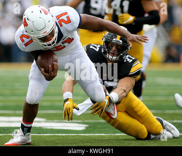 Iowa City, Iowa, USA. 7th Oct, 2016. Climber Harold ''Lucky'' McDaniel ...