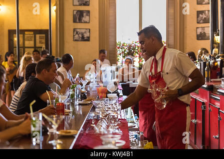 Floridita Bar, Hemingway's favorite bar in Old Havana, Habana Vieja, La ...