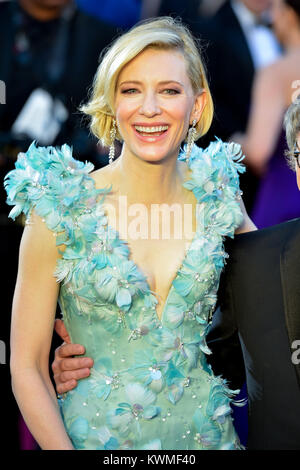 Cate Blanchett arrives at the 28th annual Screen Actors Guild Awards at ...