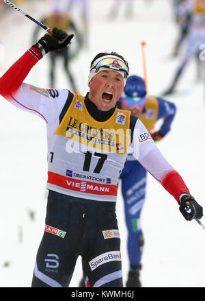 Oberstdorf, Germany. 4th Jan, 2018. Heidi Weng from Norway falls during ...