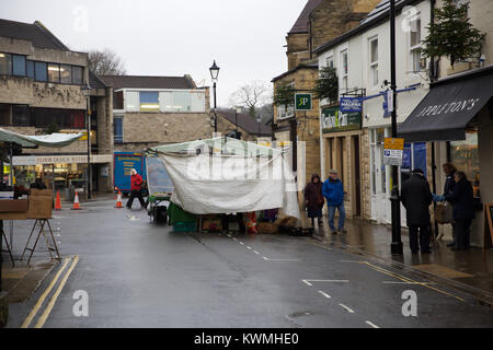 Wetherby, UK. 4th Jan, 2018. Grey and dismal on market day in Wetherby ...