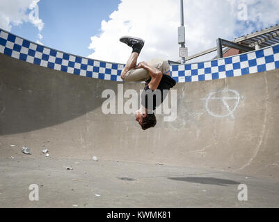 Davenport, Iowa, USA. 19th Aug, 2016. Mitchell Mlekush, 15, of Davenport pushes his board past ...