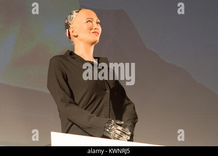 Androide Sophia first robot citizen interviewed by Ben Goertzel founder ...