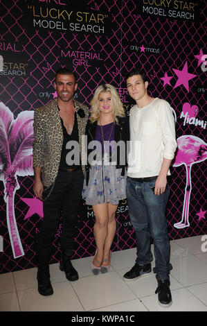 MIAMI, FL - NOVEMBER 04: Joshua McKinley Kelly Osbourne DJ Jesse Marco ...