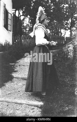 The reconstruction of peasant attire from the early 19th century ...