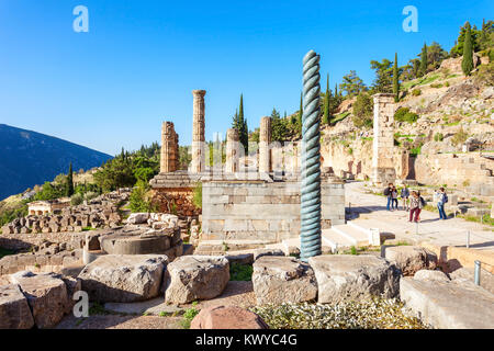 Serpent Column Delphi Greece Stock Photo: 103806433 - Alamy