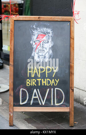 6th Jan, 2018. David Bowie fans meet up at the Bowie Brixton Memorial ...